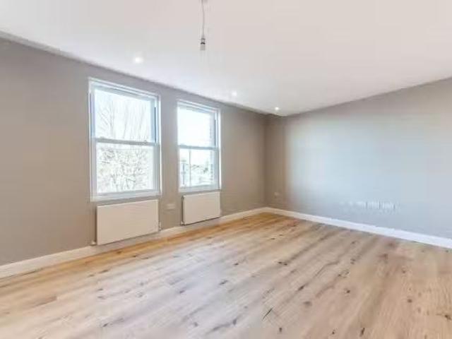 Flat to rent in Chamberlayne Road, Kensal Rise, London NW10