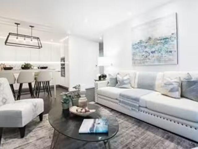 Flat to rent in Charles Clowes Walk, London SW11