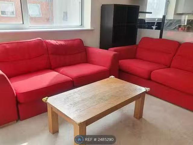Flat to rent in City View, Ilford IG1