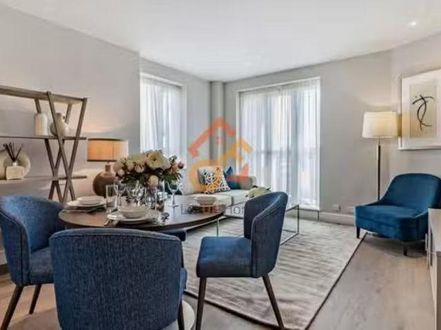 Flat to rent in Circus Apartments, 39 Westferry Circus, London.