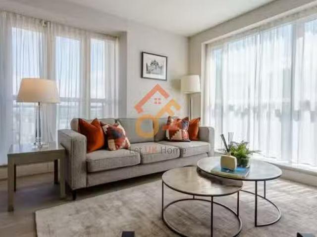 Flat to rent in Circus Apartments, 39 Westferry Circus, London.