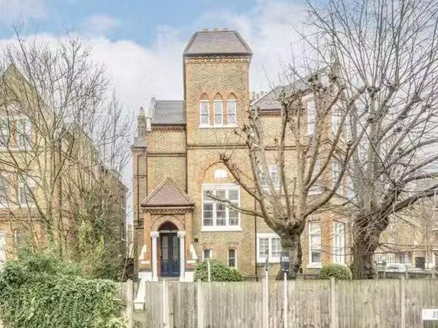Flat to rent in Abbeville Road, Clapham SW4