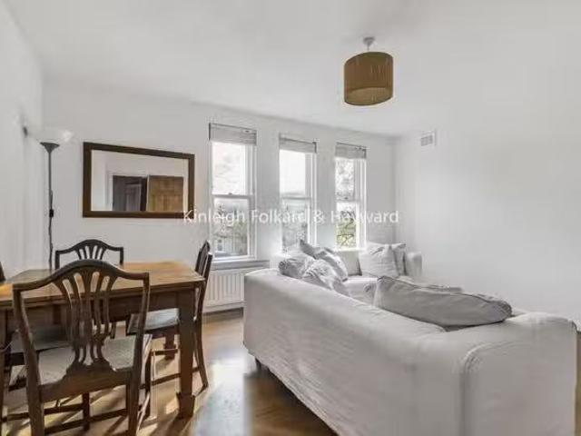 Flat to rent in Adelaide Avenue, London SE4