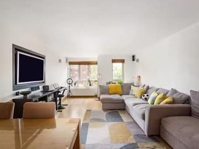 Flat to rent in Admiral Walk, London W9