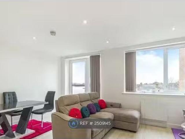 Flat to rent in Albers Court, Harrow HA3