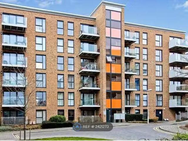 Flat to rent in Aquarius Court, Edgware HA8
