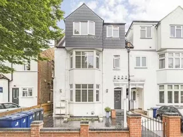 Flat to rent in Argyle Road, Ealing W13