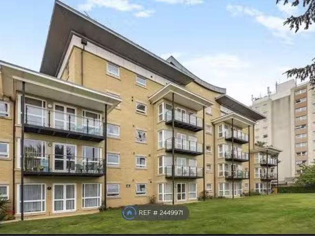 Flat to rent in Axiom Apartments, Bromley South BR2