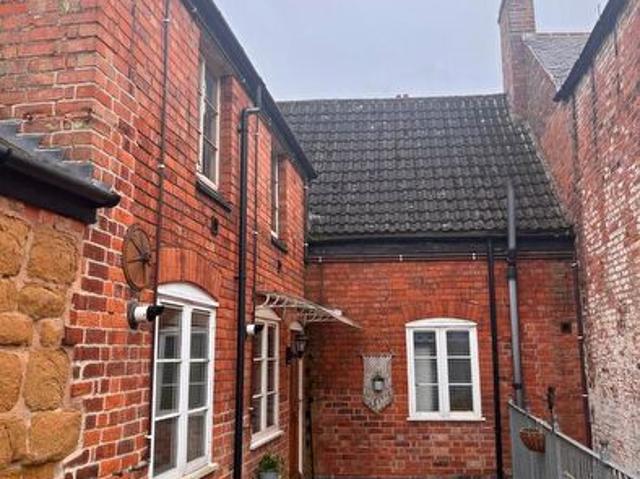 Flat To Rent In B, Market Place, Melton Mowbray, LE13
