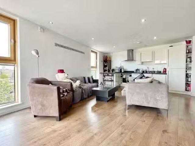 Flat to rent in Borough Road, London SE1