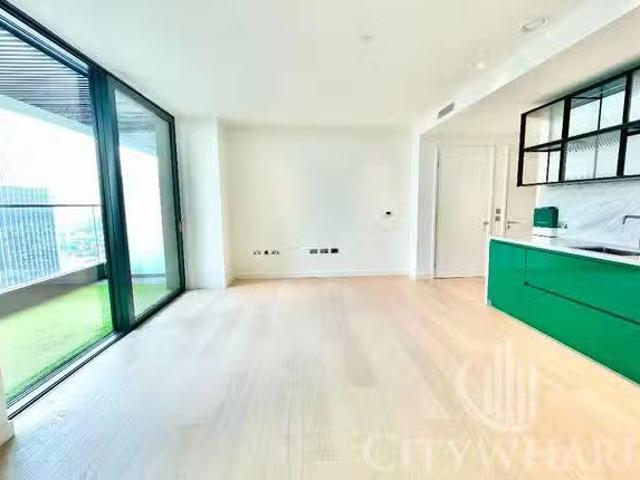 Flat to rent in Bagshaw Building, Wardian, London E14
