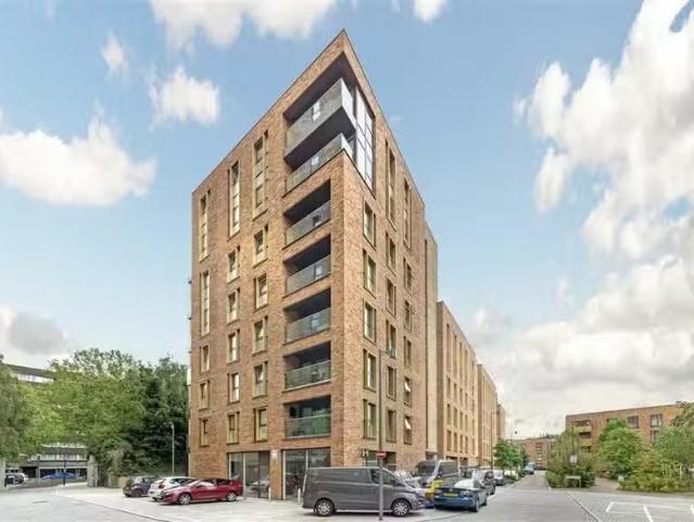 Flat to rent in Bailey Street, London, SE8 Ref 230886