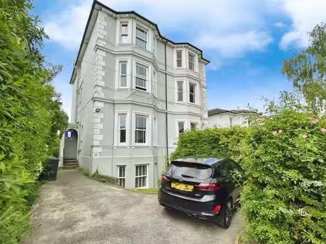Flat to rent in Beulah Road, Tunbridge Wells TN1