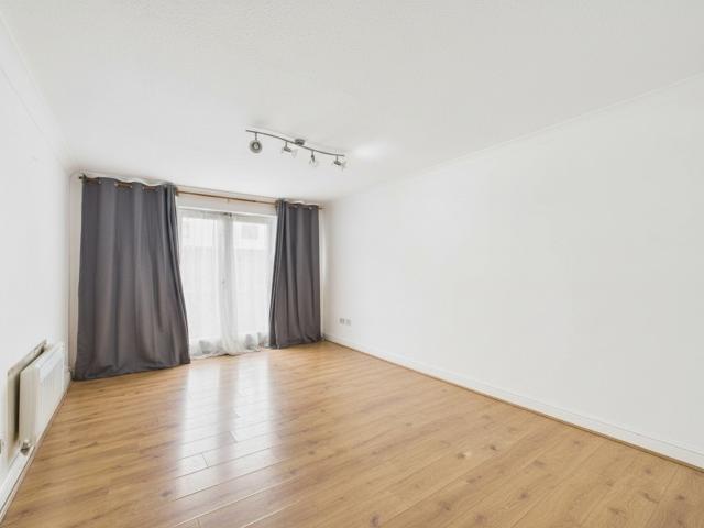 Flat to Rent in Berkshire Alpha Street South PML250076
