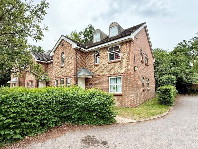 Flat to Rent in Berkshire Poplar Close BRL250152