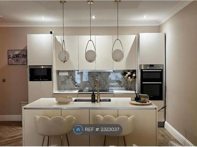 Flat to rent in Bradford Road, Brighouse HD6