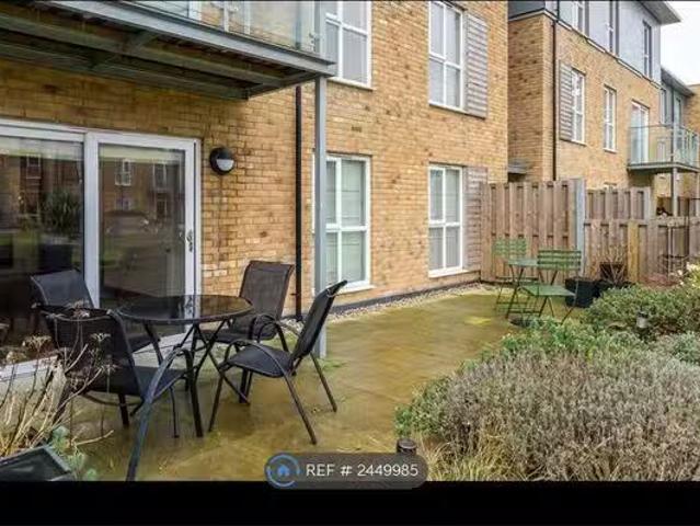 Flat to rent in Brecon Lodge, West Drayton UB7