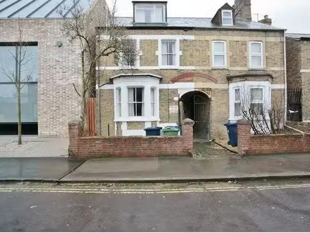 Flat to rent in Bullingdon Road, Oxford OX4