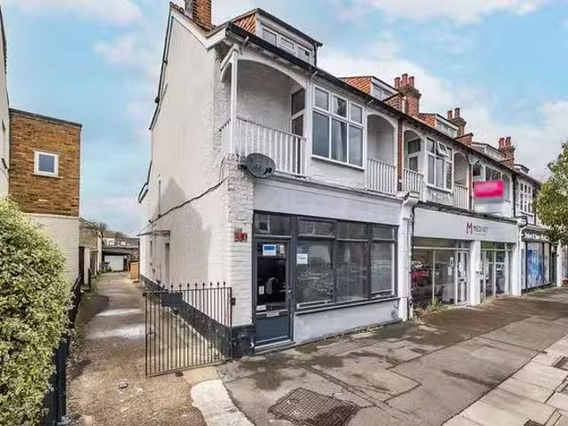 Flat to rent in Bushy Park Road, Teddington TW11
