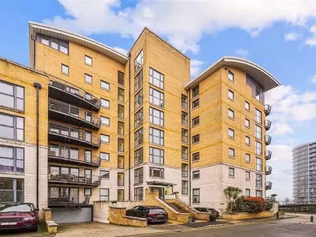 Flat to rent in Glaisher Street, London, SE8 Ref 229626