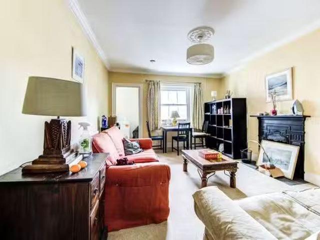 Flat to rent in Gloucester Road, South Kensington, London SW7