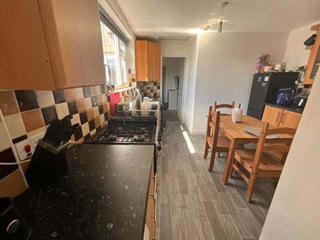 Flat To Rent In Gregory Boulevard, Nottingham, NG7