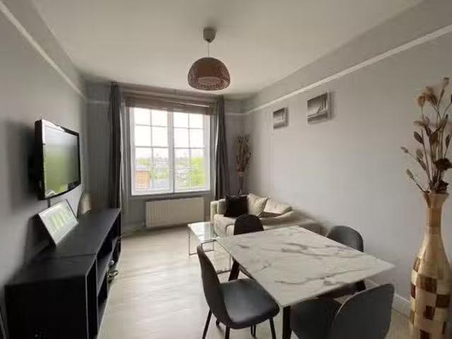 Flat to rent in Grove End Road, London NW8