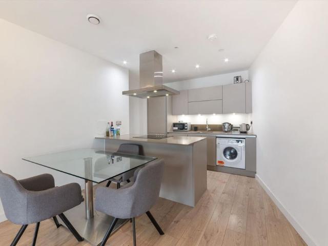 Flat to rent in Delancey Apartments, E14