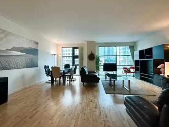 Flat to rent in Discovery Dock, South Quay, Canary Wharf, Lond.