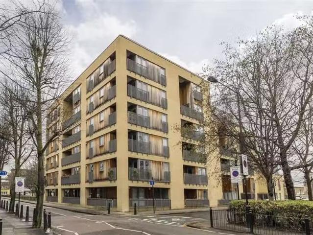 Flat to rent in Durant Street, London, E2 Ref 228325