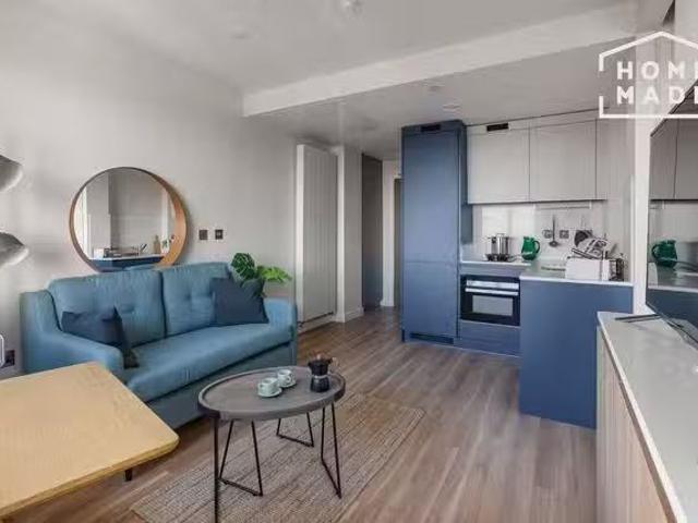 Flat to rent in Enclave Croydon CR0
