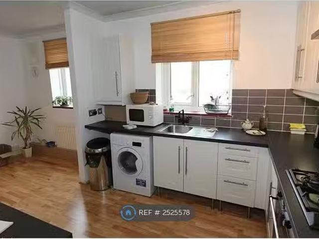 Flat to rent in Earlsfield, London SW18