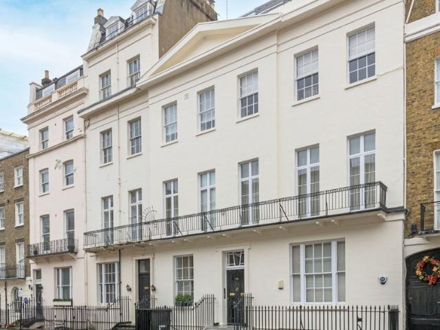 Flat to rent in Ebury Street, Belgravia, SW1W
