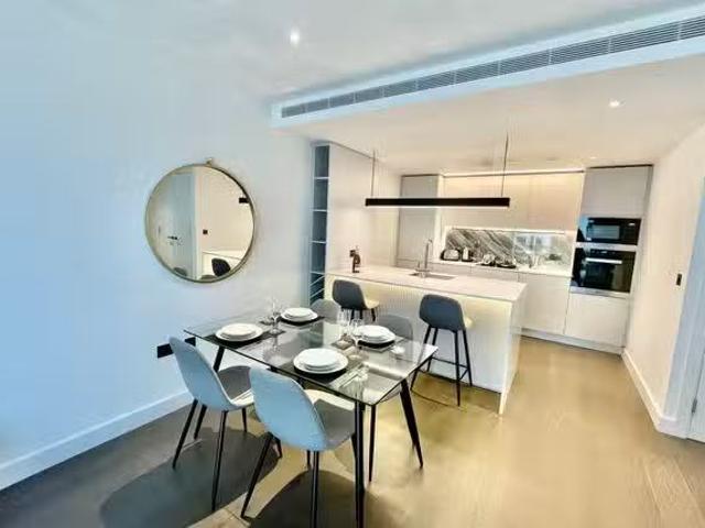 Flat to rent in Fountain Park Way, London W12