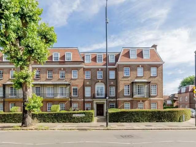 Flat to rent in Fortis Green, London, N10 Ref 228245