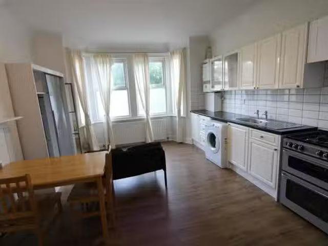 Flat to rent in Fayland Road, London SW16