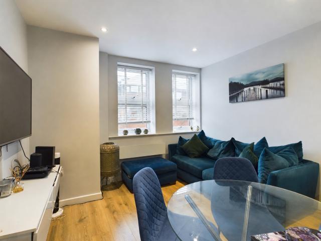 Flat to Rent in Farnborough Victoria Road JSF240015