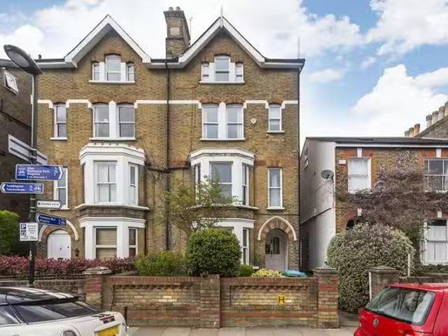 Flat to rent in Ferry Road, Teddington TW11
