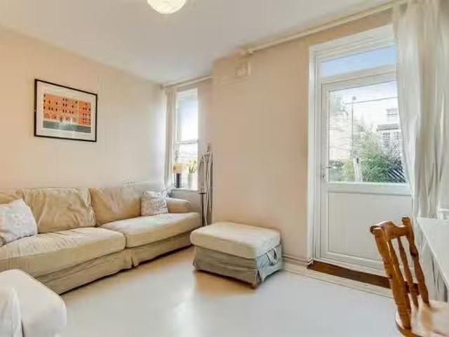 Flat to rent in Fulham Road, London SW6