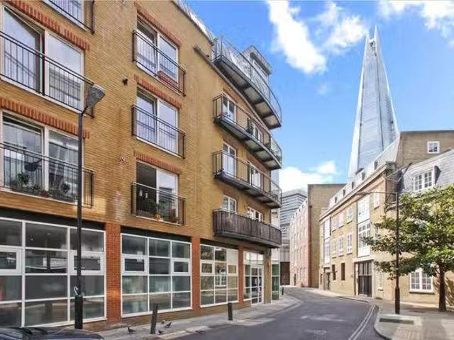 Flat to rent in Kamen House, 17 21 Magdalen Street, London SE1