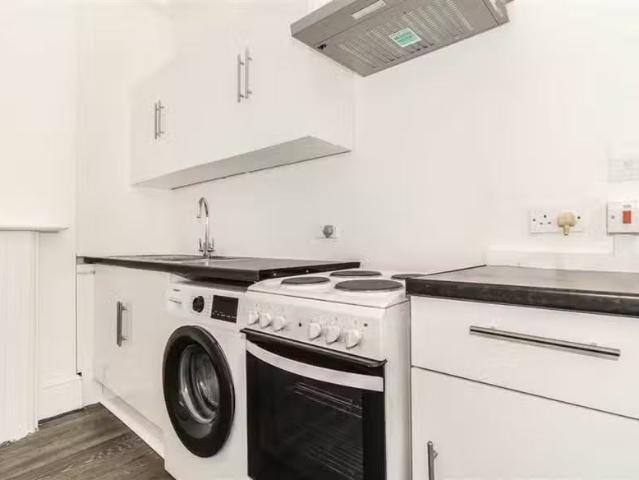 Flat to rent in Kender Street, London, SE14 Ref 235198