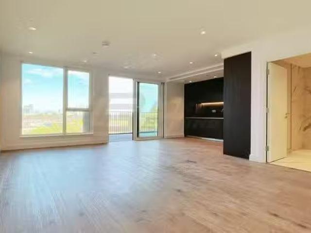 Flat to rent in Kennington Lane SE11