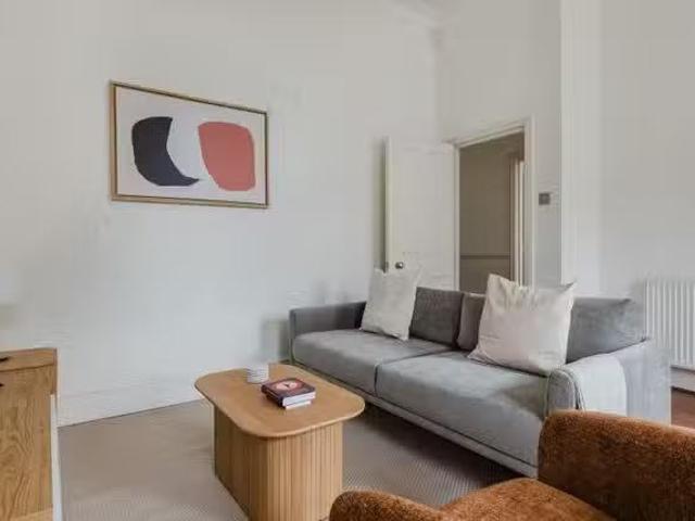 Flat to rent in Kensington, London W8