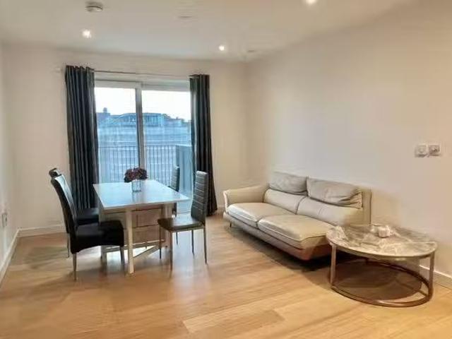 Flat to rent in Hale, Ferry Lane, London N17