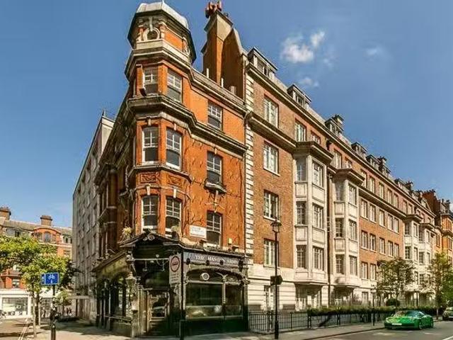 Flat to rent in Hallam Street, London W1W