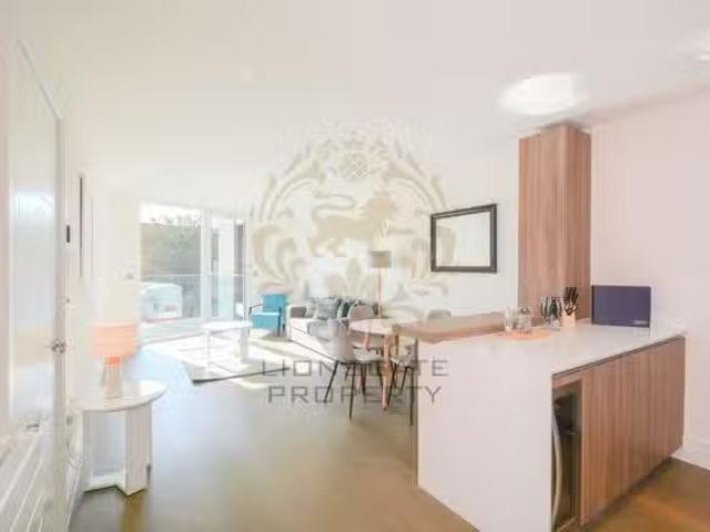 Flat to rent in Hamond Court KT2