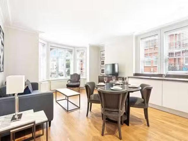 Flat to rent in Hamlet Gardens, King Street W6