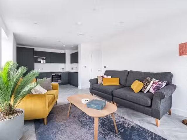 Flat to rent in Hermitage Lane, London NW2