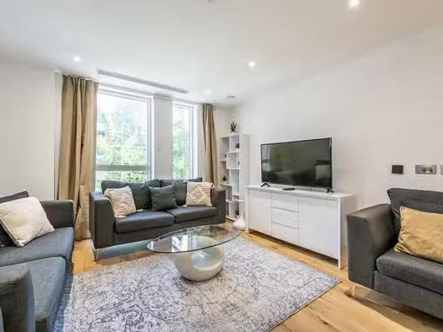 Flat to rent in Hermitage Street, London W2