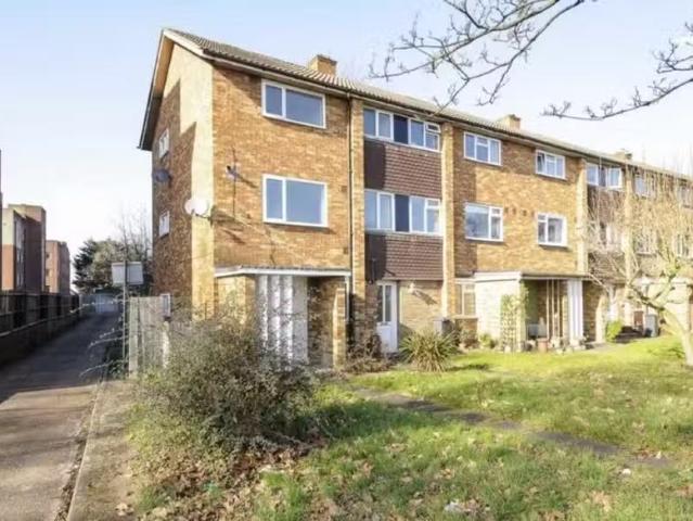 Flat to rent in Herne Hill, London, SE24 Ref 228508